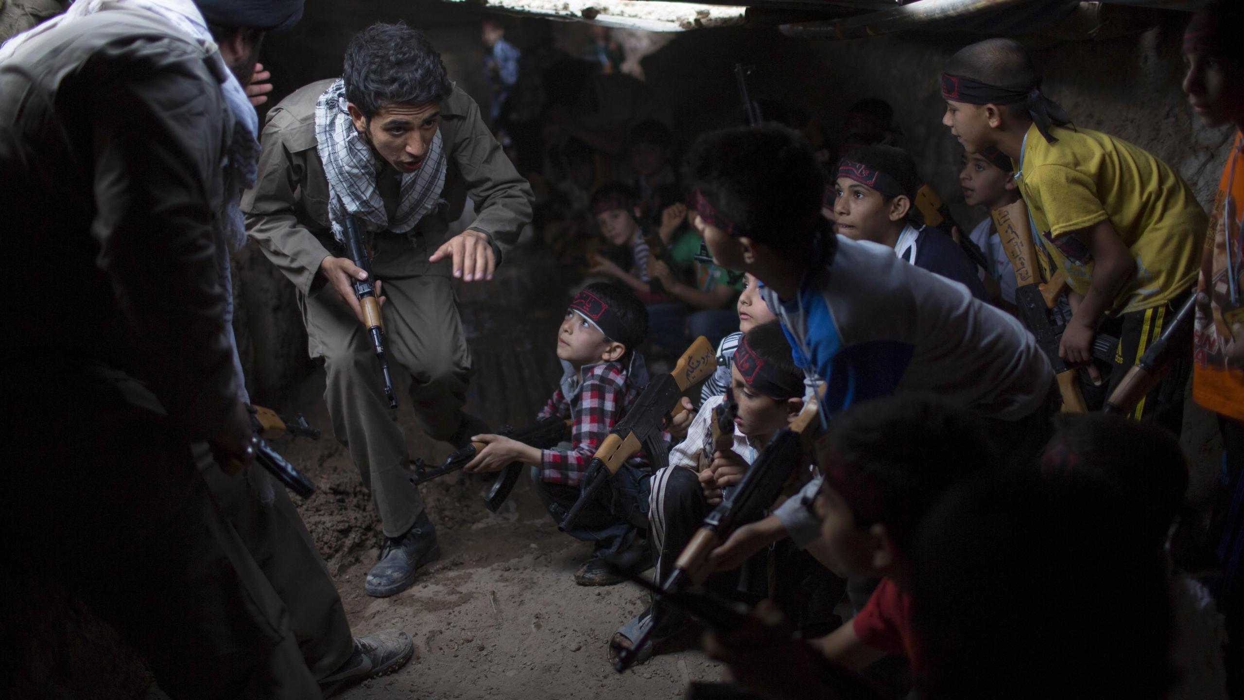 Enjoy ’Little soldiers’ in the unique format on CINE-BOOKS.com!