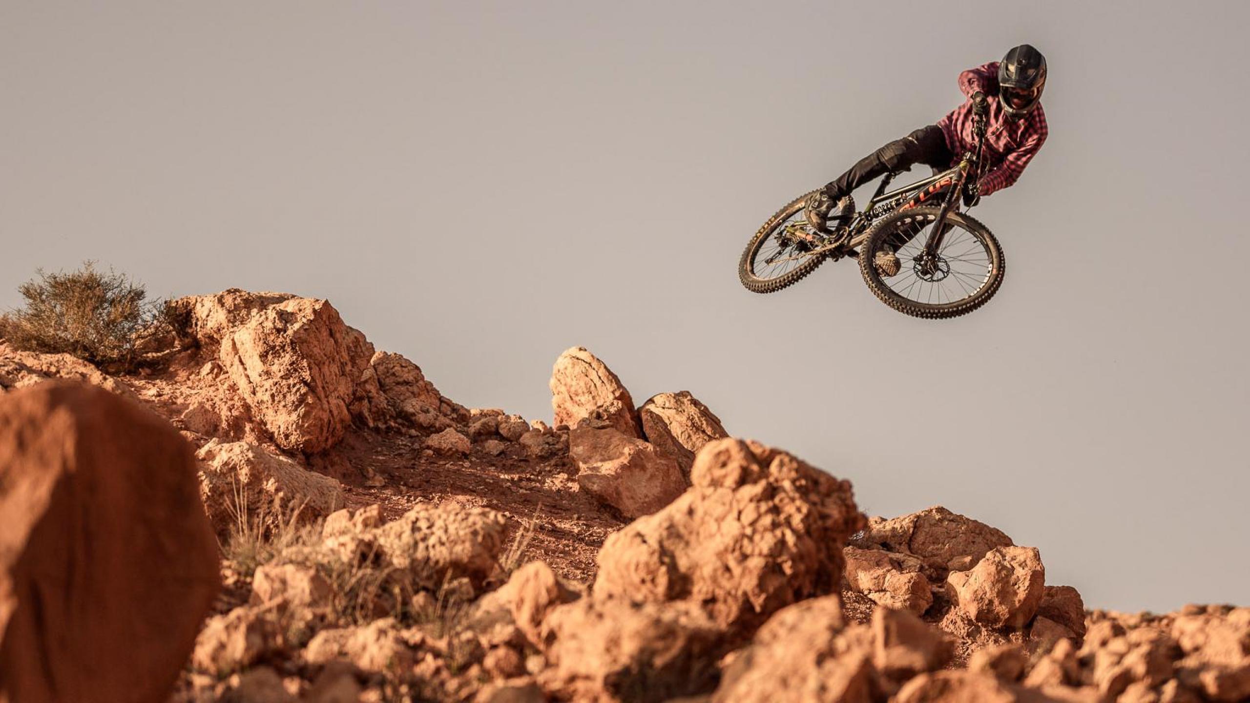 Enjoy ’Salty Drop in Sweet Ocean’ in the unique format on CINE-BOOKS.com!