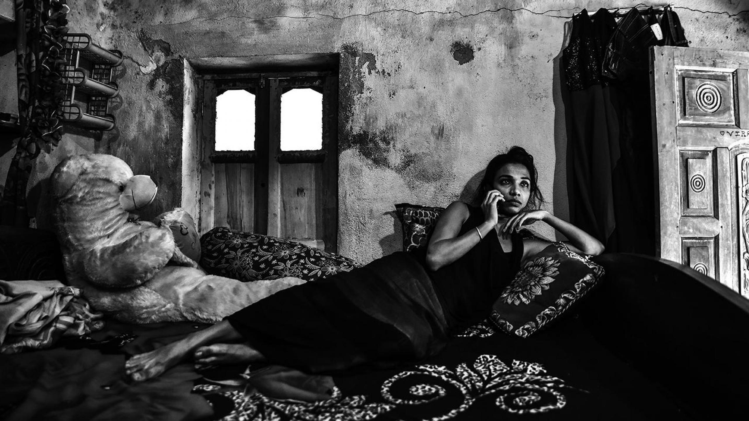 Enjoy ’woman trapped in man's body’ in the unique format on CINE-BOOKS.com!